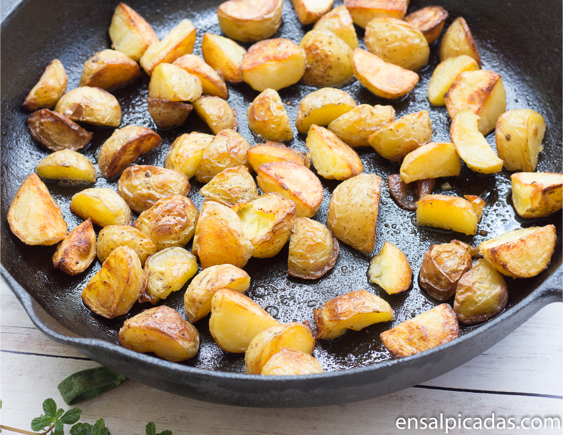 Papas Aplastadas con Ajo y Parmesano – ENSALPICADAS