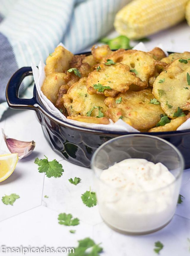 Frituras Puertorriqueñas -Tortitas de Maíz con Salsa de Mayonesa y Ajo ...